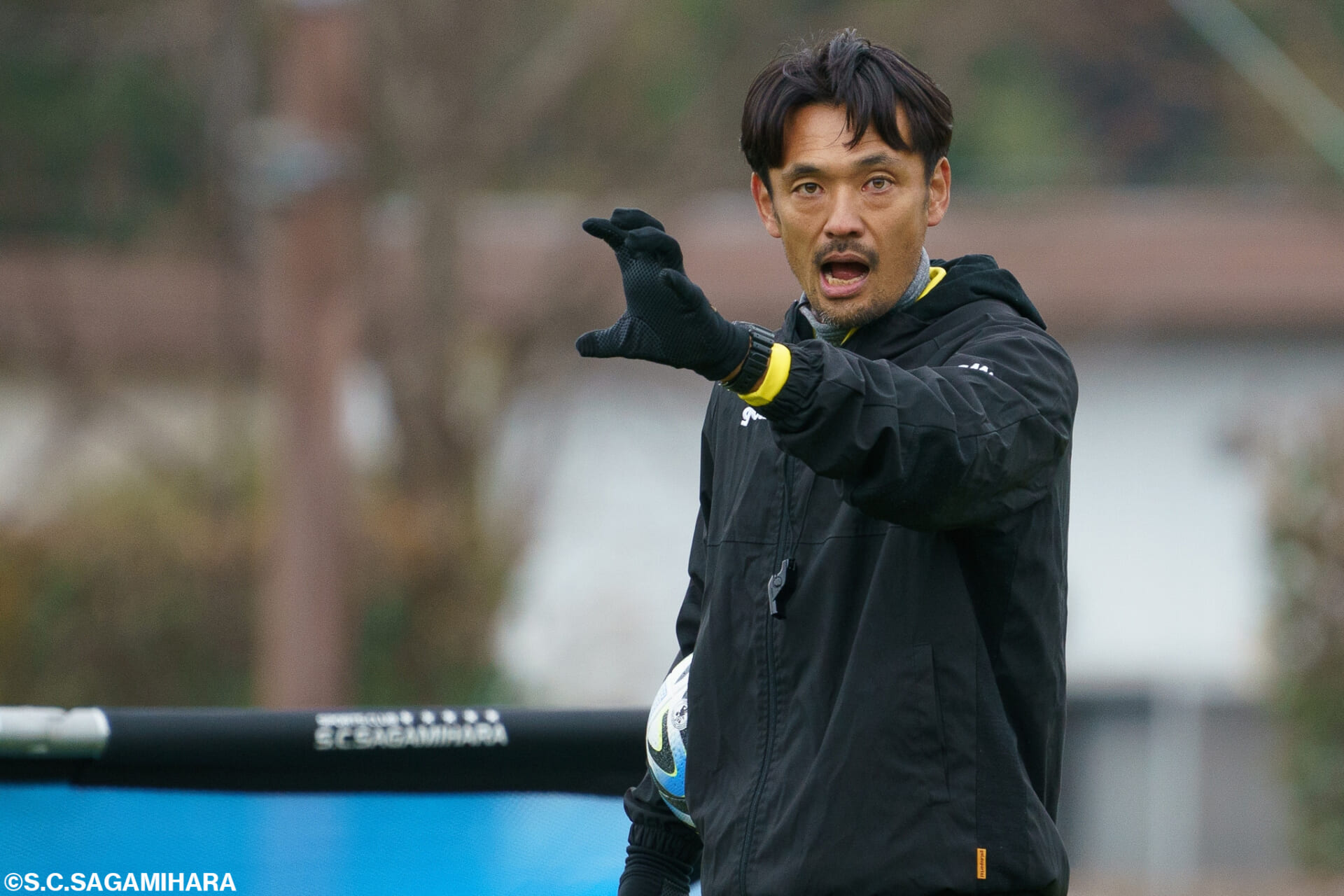 目指すは「選手一人ひとりの顔が見えるサッカー」。SC相模原新監督・戸田和幸が求める“エナジー”とは？ - footballista | フットボリスタ